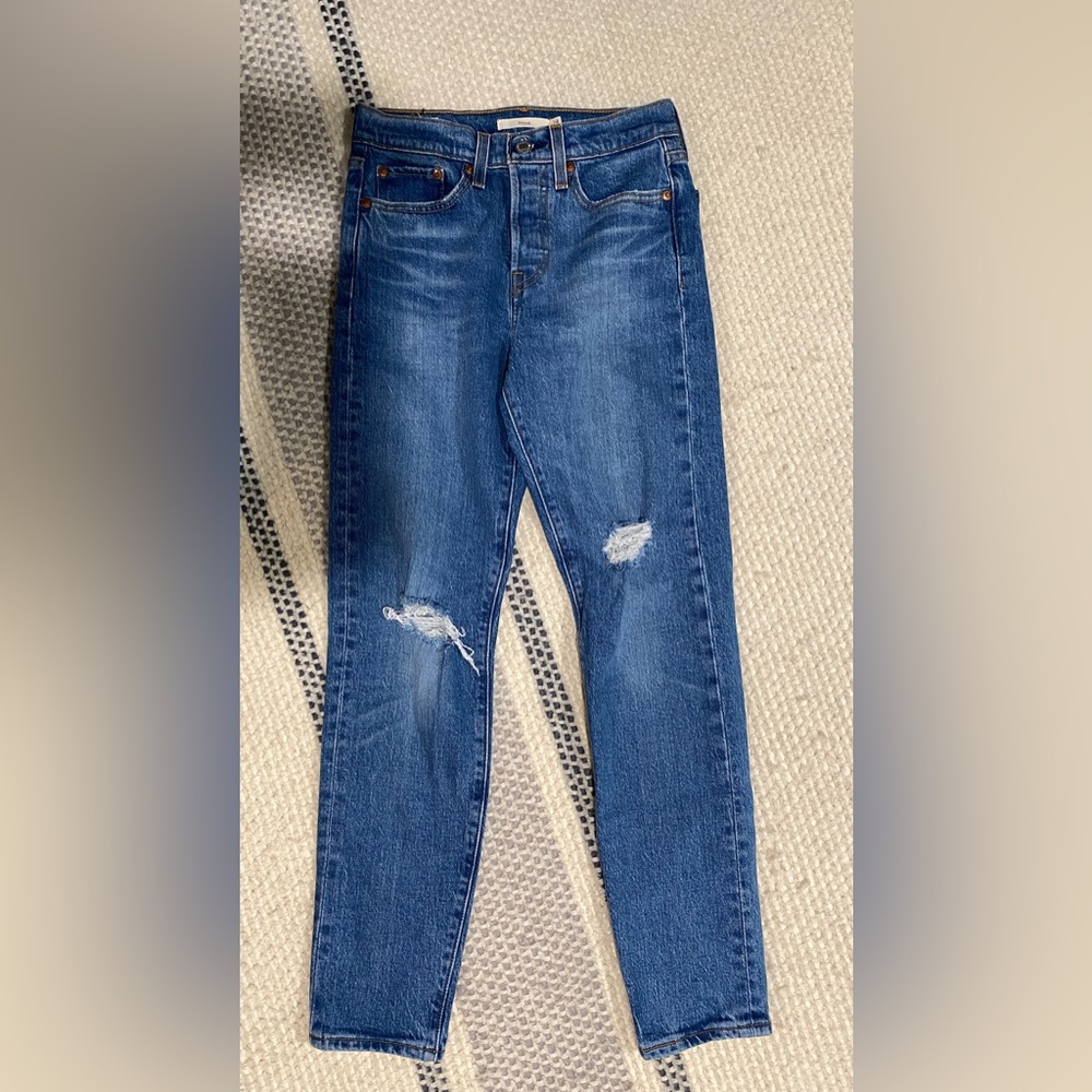 Levi's Premium Wedgie Icon High-Rise Jeans Size 24 St… - Gem